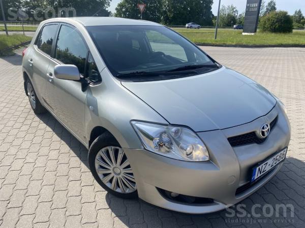 Pelēks Toyota Auris 2008 Rīga, ar dzinēja tilpumu 2.00 L un nobraukumu 287 tūkst. km par 1750 €, foto 3 vietnē AUTOMOTO.COM.LV