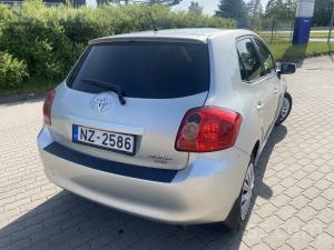 Pelēks Toyota Auris 2008 Rīga, ar dzinēja tilpumu 2.00 L un nobraukumu 287 tūkst. km par 1750 €, foto 5 vietnē AUTOMOTO.COM.LV