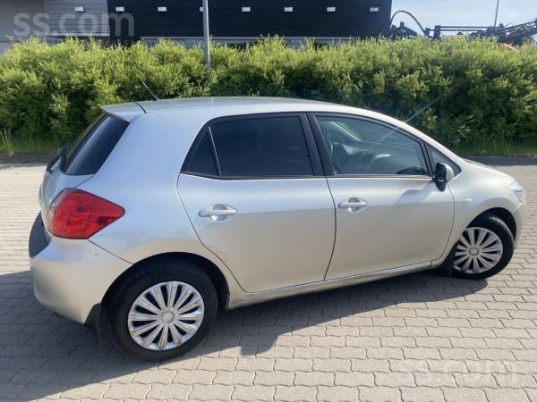 Pelēks Toyota Auris 2008 Rīga, ar dzinēja tilpumu 2.00 L un nobraukumu 287 tūkst. km par 1750 €, foto 6 vietnē AUTOMOTO.COM.LV