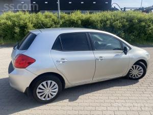 Pelēks Toyota Auris 2008 Rīga, ar dzinēja tilpumu 2.00 L un nobraukumu 287 tūkst. km par 1750 €, foto 6 vietnē AUTOMOTO.COM.LV