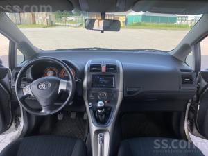 Pelēks Toyota Auris 2008 Rīga, ar dzinēja tilpumu 2.00 L un nobraukumu 287 tūkst. km par 1750 €, foto 16 vietnē AUTOMOTO.COM.LV