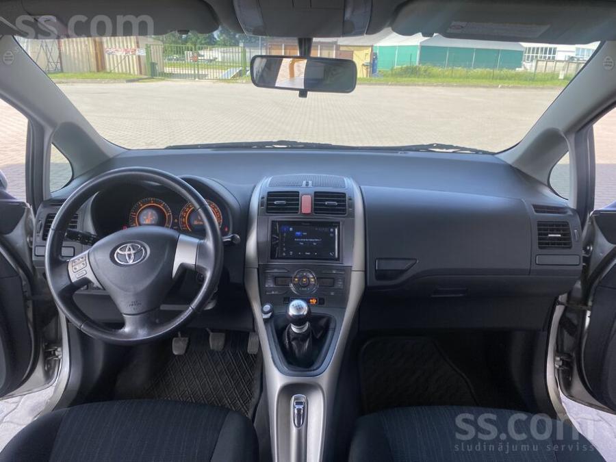 Pelēks Toyota Auris 2008 Rīga, ar dzinēja tilpumu 2.00 L un nobraukumu 287 tūkst. km par 1750 €, foto 16 vietnē AUTOMOTO.COM.LV
