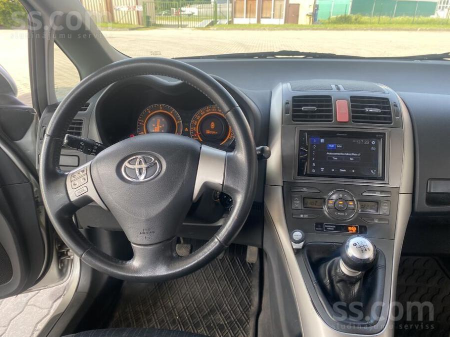 Pelēks Toyota Auris 2008 Rīga, ar dzinēja tilpumu 2.00 L un nobraukumu 287 tūkst. km par 1750 €, foto 17 vietnē AUTOMOTO.COM.LV