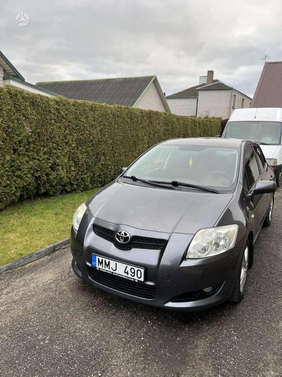Pelēks Toyota Auris 2008 Šilalė, ar dzinēja tilpumu 2.00 L un nobraukumu 288 tūkst. km par 2950 €, foto 1 vietnē AUTOMOTO.COM.LV