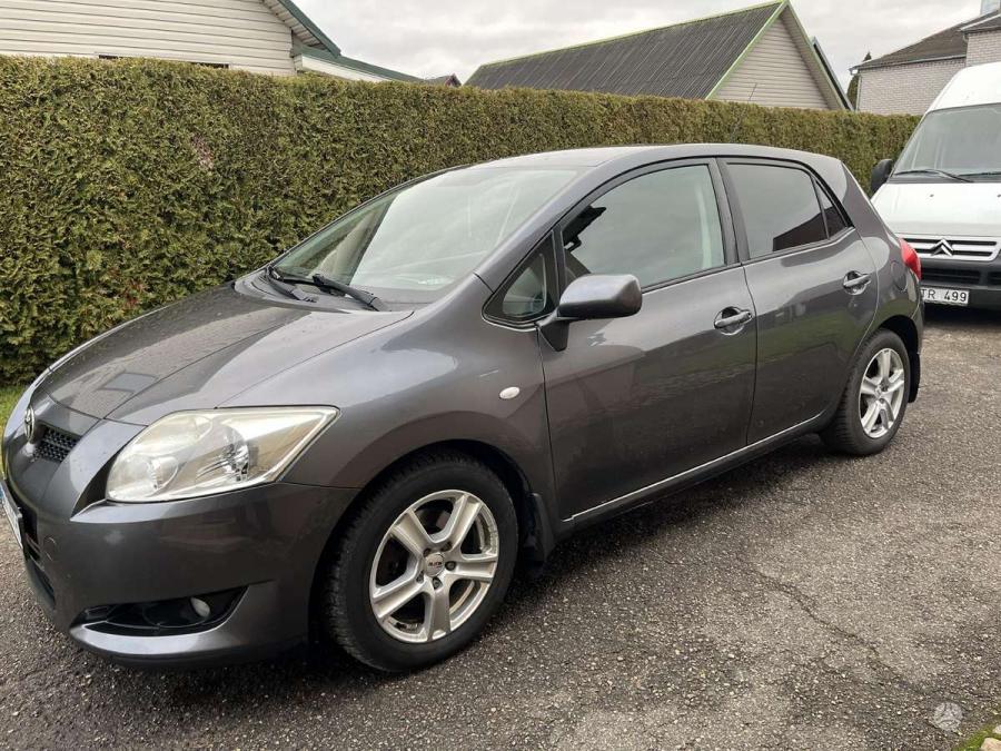 Pelēks Toyota Auris 2008 Šilalė, ar dzinēja tilpumu 2.00 L un nobraukumu 288 tūkst. km par 2950 €, foto 3 vietnē AUTOMOTO.COM.LV