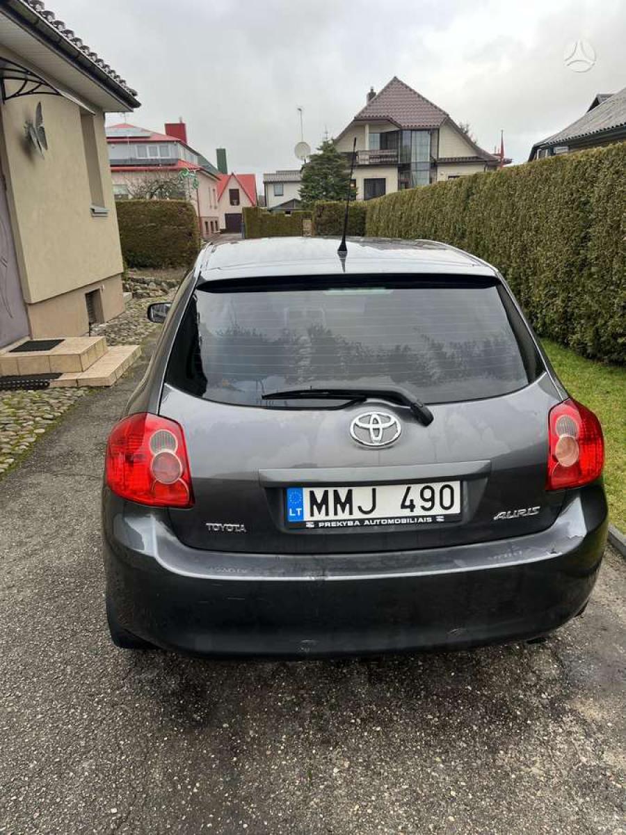 Pelēks Toyota Auris 2008 Šilalė, ar dzinēja tilpumu 2.00 L un nobraukumu 288 tūkst. km par 2950 €, foto 4 vietnē AUTOMOTO.COM.LV