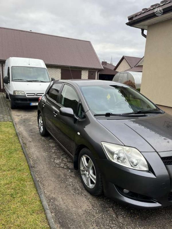 Grey Toyota Auris 2008 in Silale, with an engine capacity of 2.00 L and mileage of 288 thousand km for 2950 €, photo 7 on AUTOMOTO.COM.LV