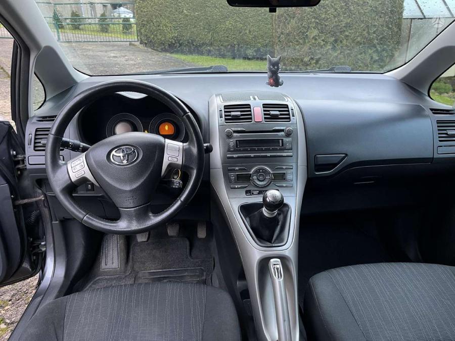 Pelēks Toyota Auris 2008 Šilalė, ar dzinēja tilpumu 2.00 L un nobraukumu 288 tūkst. km par 2950 €, foto 27 vietnē AUTOMOTO.COM.LV