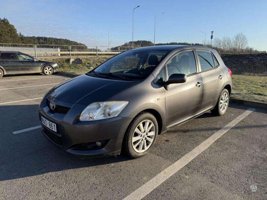 Pelēks Toyota Auris 2008 Viļņa, ar dzinēja tilpumu 2.23 L un nobraukumu 259 tūkst. km par 3200 €, foto 4 vietnē AUTOMOTO.COM.LV