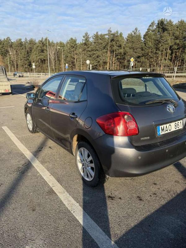 Pelēks Toyota Auris 2008 Viļņa, ar dzinēja tilpumu 2.23 L un nobraukumu 259 tūkst. km par 3200 €, foto 6 vietnē AUTOMOTO.COM.LV