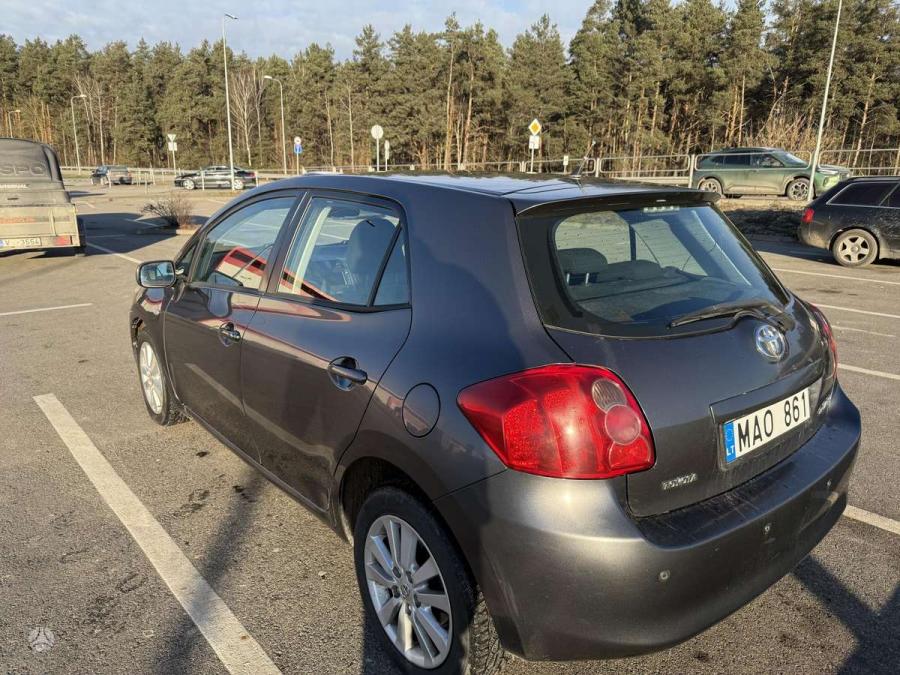 Pelēks Toyota Auris 2008 Viļņa, ar dzinēja tilpumu 2.23 L un nobraukumu 259 tūkst. km par 3200 €, foto 7 vietnē AUTOMOTO.COM.LV