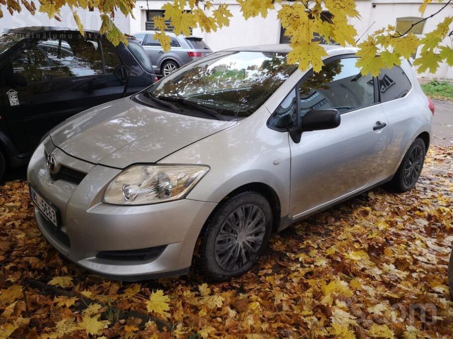 Pelēks Toyota Auris 2008 Rīga, ar dzinēja tilpumu 2.00 L un nobraukumu 300 tūkst. km par 800 €, foto 1 vietnē AUTOMOTO.COM.LV