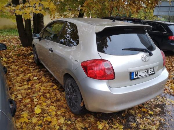 Grey Toyota Auris 2008 in Riga, with an engine capacity of 2.00 L and mileage of 300 thousand km for 800 €, photo 3 on AUTOMOTO.COM.LV