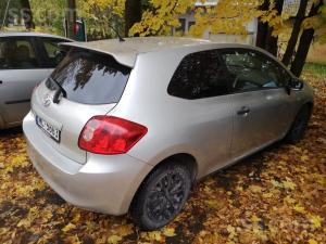 Pelēks Toyota Auris 2008 Rīga, ar dzinēja tilpumu 2.00 L un nobraukumu 300 tūkst. km par 800 €, foto 4 vietnē AUTOMOTO.COM.LV