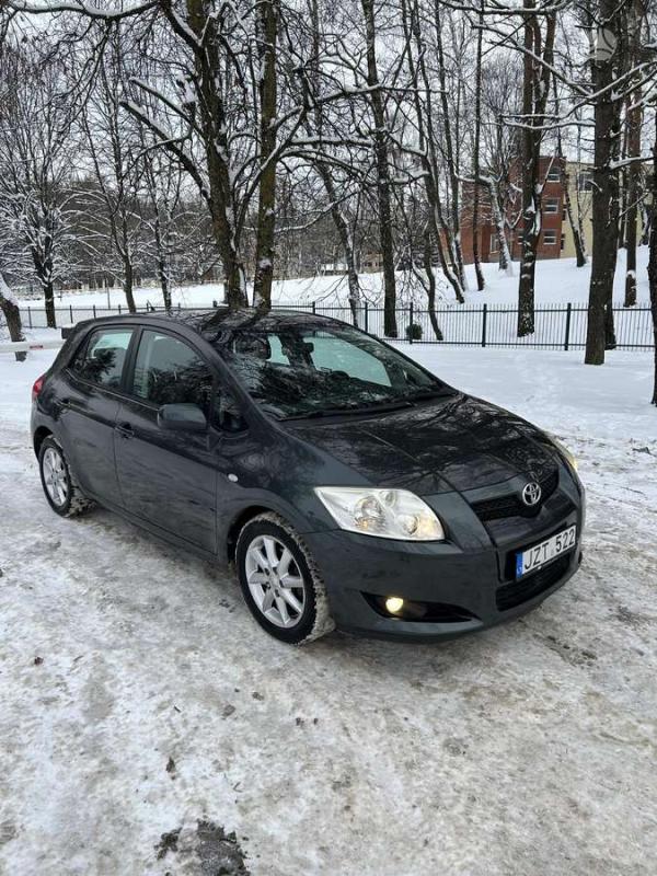 Pelēks Toyota Auris 2008 Viļņa, ar dzinēja tilpumu 1.60 L un nobraukumu 244 tūkst. km par 3100 €, foto 1 vietnē AUTOMOTO.COM.LV