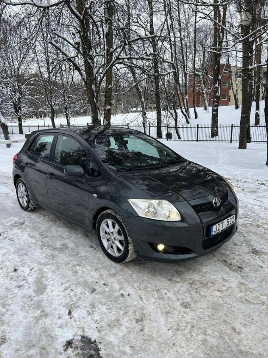 Pelēks Toyota Auris 2008 Viļņa, ar dzinēja tilpumu 1.60 L un nobraukumu 244 tūkst. km par 3100 €, foto 1 vietnē AUTOMOTO.COM.LV