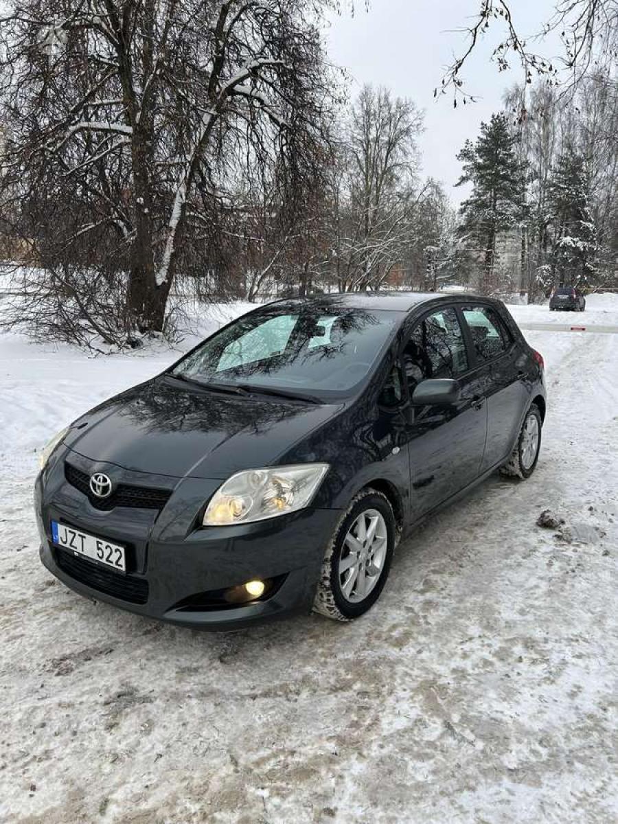 Pelēks Toyota Auris 2008 Viļņa, ar dzinēja tilpumu 1.60 L un nobraukumu 244 tūkst. km par 3100 €, foto 3 vietnē AUTOMOTO.COM.LV