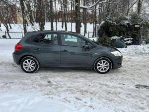 Pelēks Toyota Auris 2008 Viļņa, ar dzinēja tilpumu 1.60 L un nobraukumu 244 tūkst. km par 3100 €, foto 4 vietnē AUTOMOTO.COM.LV