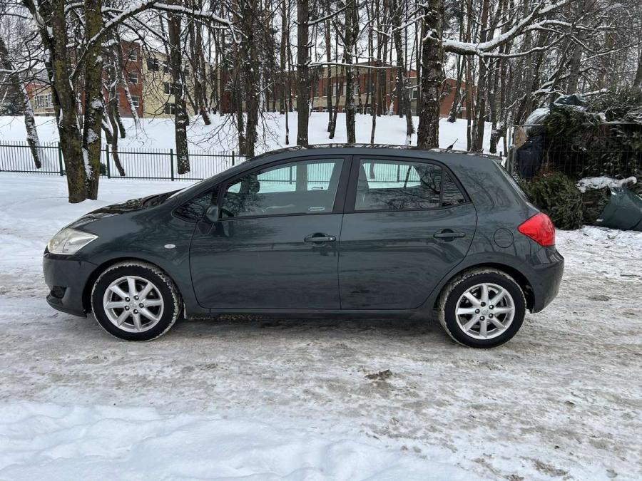 Pelēks Toyota Auris 2008 Viļņa, ar dzinēja tilpumu 1.60 L un nobraukumu 244 tūkst. km par 3100 €, foto 5 vietnē AUTOMOTO.COM.LV