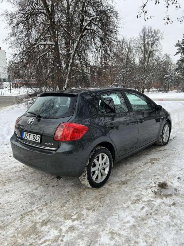 Pelēks Toyota Auris 2008 Viļņa, ar dzinēja tilpumu 1.60 L un nobraukumu 244 tūkst. km par 3100 €, foto 8 vietnē AUTOMOTO.COM.LV