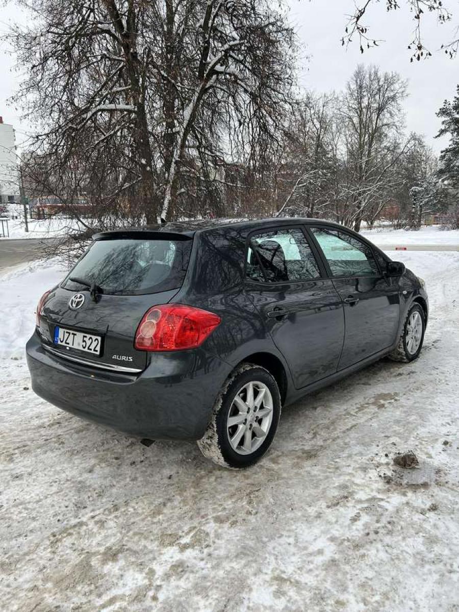 Pelēks Toyota Auris 2008 Viļņa, ar dzinēja tilpumu 1.60 L un nobraukumu 244 tūkst. km par 3100 €, foto 8 vietnē AUTOMOTO.COM.LV