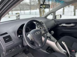 Pelēks Toyota Auris 2008 Viļņa, ar dzinēja tilpumu 1.60 L un nobraukumu 244 tūkst. km par 3100 €, foto 14 vietnē AUTOMOTO.COM.LV