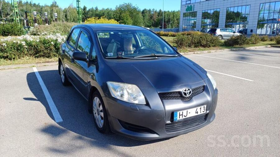 Pelēks Toyota Auris 2008 Rīga, ar dzinēja tilpumu 1.60 L un nobraukumu 310 tūkst. km par 2300 €, foto 1 vietnē AUTOMOTO.COM.LV