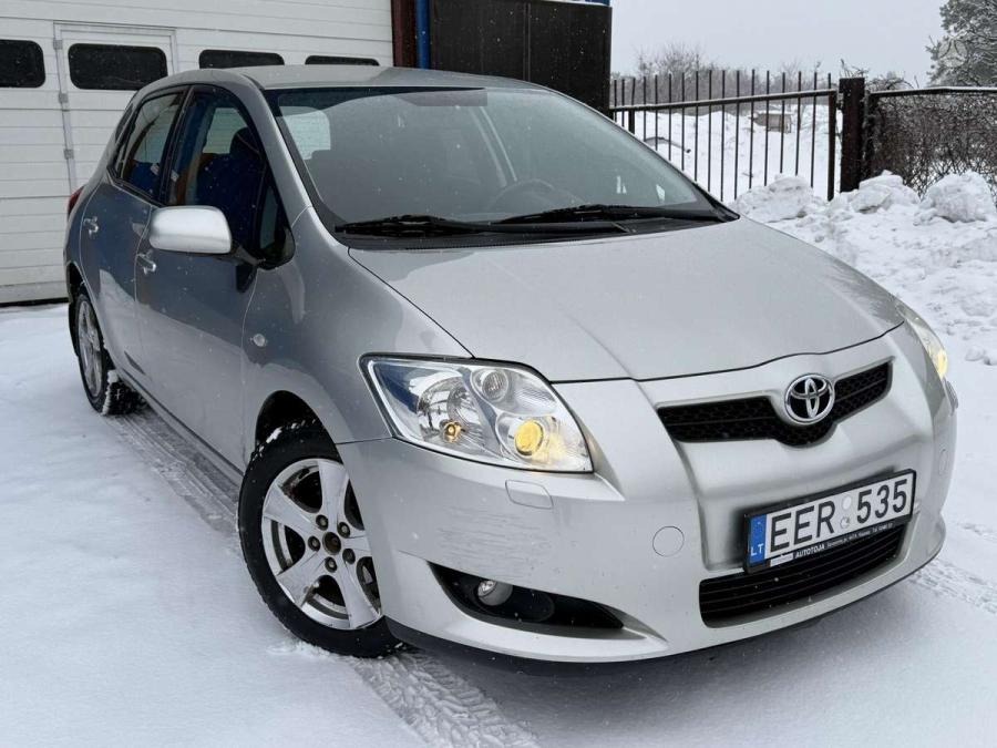 Grey Toyota Auris 2008 in Prienai, with an engine capacity of 1.60 L and mileage of 165 thousand km for 2650 €, photo 2 on AUTOMOTO.COM.LV