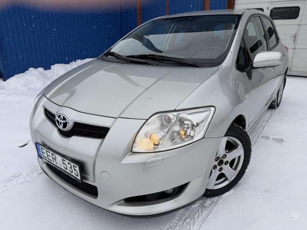 Grey Toyota Auris 2008 in Prienai, with an engine capacity of 1.60 L and mileage of 165 thousand km for 2650 €, photo 3 on AUTOMOTO.COM.LV