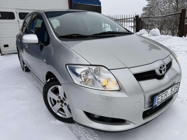 Grey Toyota Auris 2008 in Prienai, with an engine capacity of 1.60 L and mileage of 165 thousand km for 2650 €, photo 4 on AUTOMOTO.COM.LV