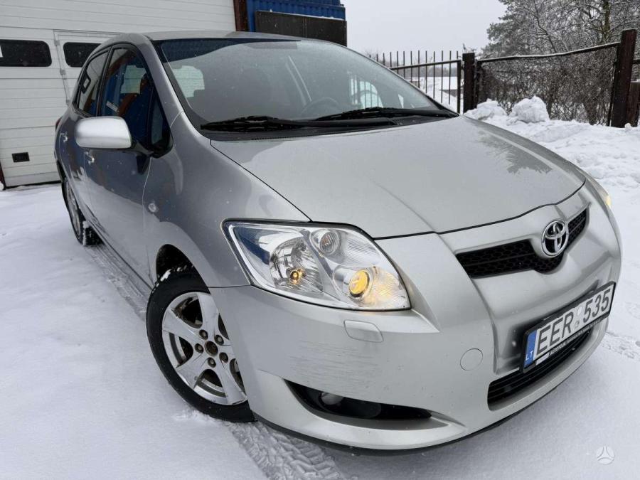 Grey Toyota Auris 2008 in Prienai, with an engine capacity of 1.60 L and mileage of 165 thousand km for 2650 €, photo 4 on AUTOMOTO.COM.LV