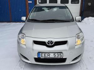 Grey Toyota Auris 2008 in Prienai, with an engine capacity of 1.60 L and mileage of 165 thousand km for 2650 €, photo 6 on AUTOMOTO.COM.LV