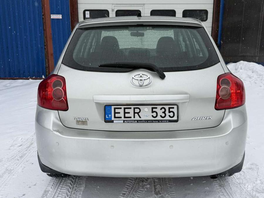 Grey Toyota Auris 2008 in Prienai, with an engine capacity of 1.60 L and mileage of 165 thousand km for 2650 €, photo 10 on AUTOMOTO.COM.LV
