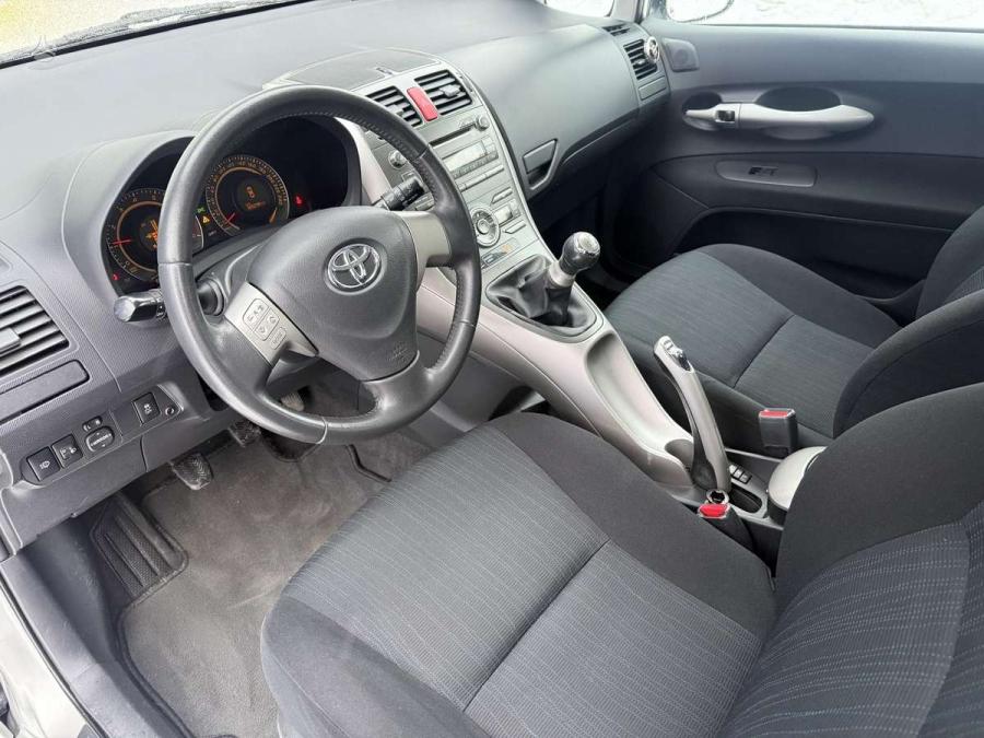 Grey Toyota Auris 2008 in Prienai, with an engine capacity of 1.60 L and mileage of 165 thousand km for 2650 €, photo 14 on AUTOMOTO.COM.LV