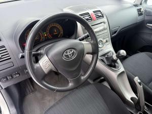Grey Toyota Auris 2008 in Prienai, with an engine capacity of 1.60 L and mileage of 165 thousand km for 2650 €, photo 15 on AUTOMOTO.COM.LV