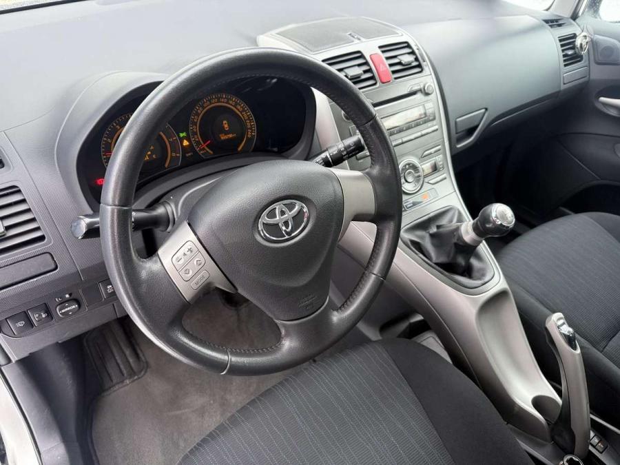Grey Toyota Auris 2008 in Prienai, with an engine capacity of 1.60 L and mileage of 165 thousand km for 2650 €, photo 15 on AUTOMOTO.COM.LV