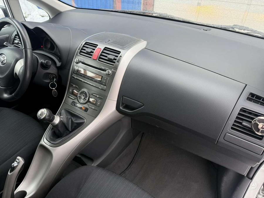 Grey Toyota Auris 2008 in Prienai, with an engine capacity of 1.60 L and mileage of 165 thousand km for 2650 €, photo 20 on AUTOMOTO.COM.LV