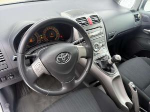 Grey Toyota Auris 2008 in Prienai, with an engine capacity of 1.60 L and mileage of 165 thousand km for 2650 €, photo 23 on AUTOMOTO.COM.LV