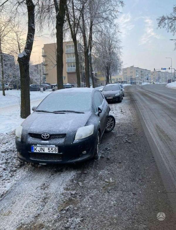 Pelēks Toyota Auris 2008 Viļņa, ar dzinēja tilpumu 2.00 L un nobraukumu 281 tūkst. km par 1150 €, foto 1 vietnē AUTOMOTO.COM.LV