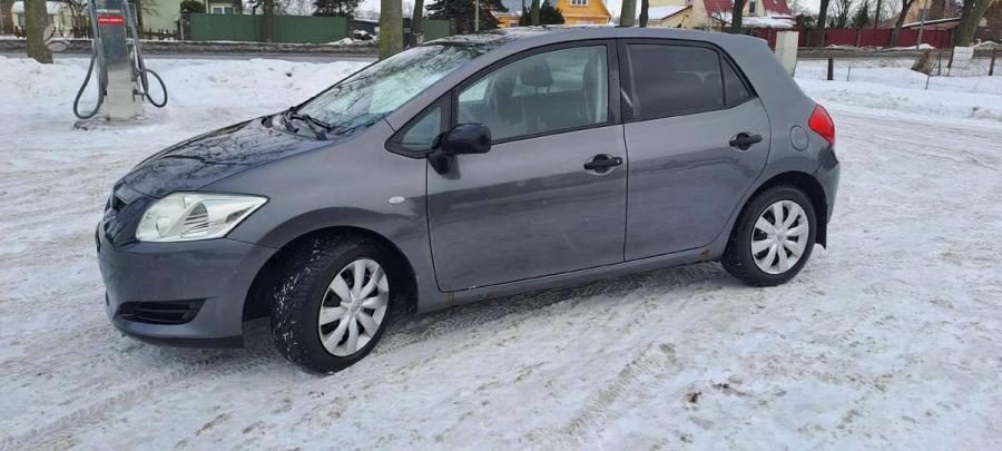 Pelēks Toyota Auris 2008 Jonava, ar dzinēja tilpumu 2.00 L un nobraukumu 252 tūkst. km par 1850 €, foto 2 vietnē AUTOMOTO.COM.LV