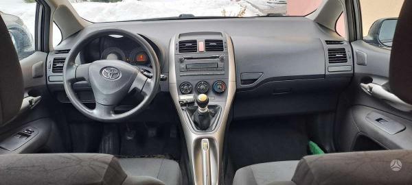 Grey Toyota Auris 2008 in Jonava, with an engine capacity of 2.00 L and mileage of 252 thousand km for 1850 €, photo 11 on AUTOMOTO.COM.LV