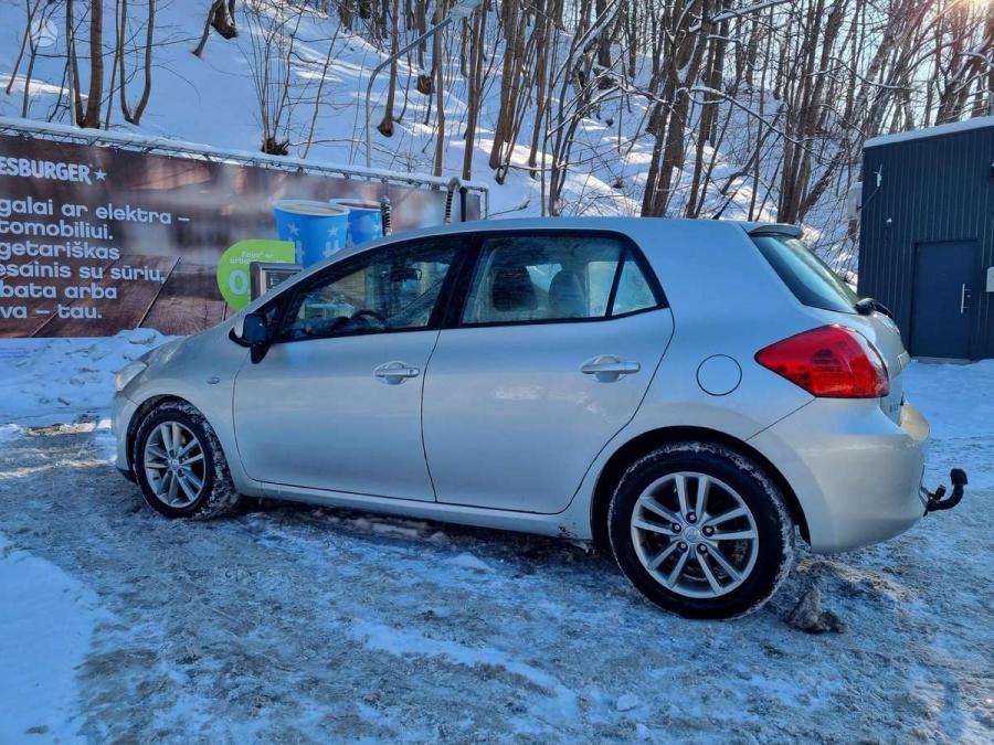 Pelēks Toyota Auris 2008 Kauņa, ar dzinēja tilpumu 2.00 L un nobraukumu 263 tūkst. km par 2100 €, foto 4 vietnē AUTOMOTO.COM.LV