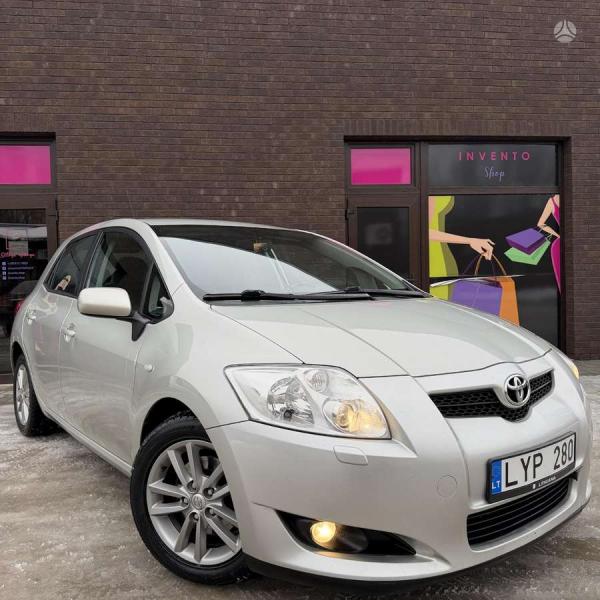 Pelēks Toyota Auris 2008 Kaišiadorys, ar dzinēja tilpumu 2.00 L un nobraukumu 263 tūkst. km par 2550 €, foto 2 vietnē AUTOMOTO.COM.LV