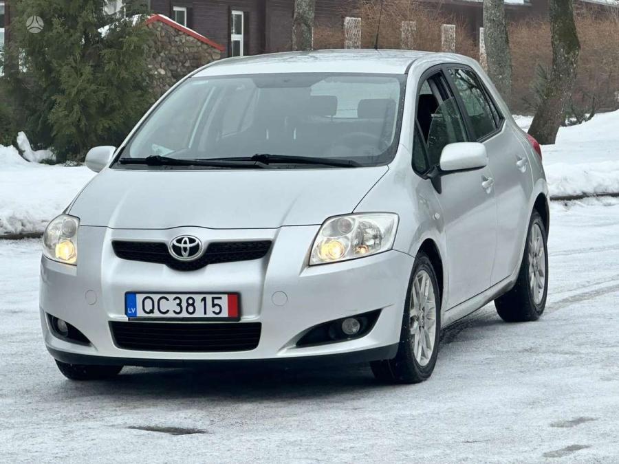 Grey Toyota Auris 2008 in Vilnius, with an engine capacity of 1.36 L and mileage of 236 thousand km for 3200 €, photo 1 on AUTOMOTO.COM.LV