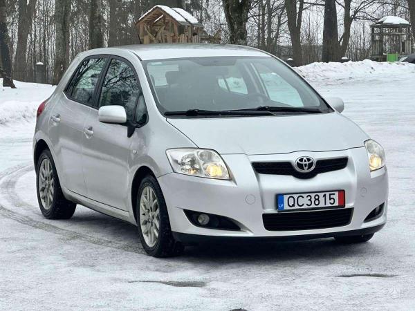 Pelēks Toyota Auris 2008 Viļņa, ar dzinēja tilpumu 1.36 L un nobraukumu 236 tūkst. km par 3200 €, foto 3 vietnē AUTOMOTO.COM.LV
