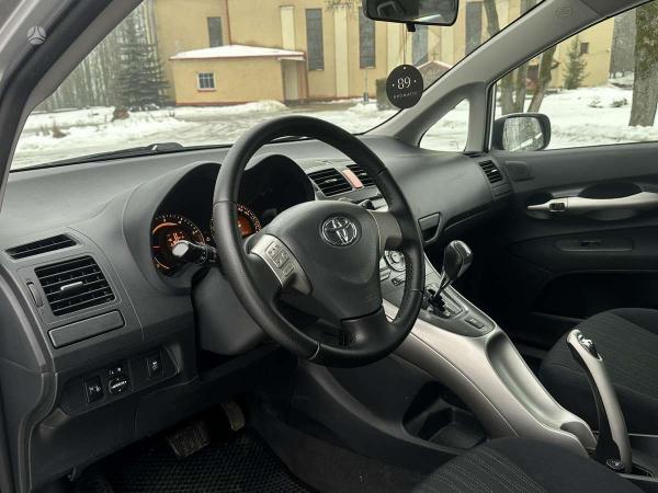 Pelēks Toyota Auris 2008 Viļņa, ar dzinēja tilpumu 1.36 L un nobraukumu 236 tūkst. km par 3200 €, foto 7 vietnē AUTOMOTO.COM.LV