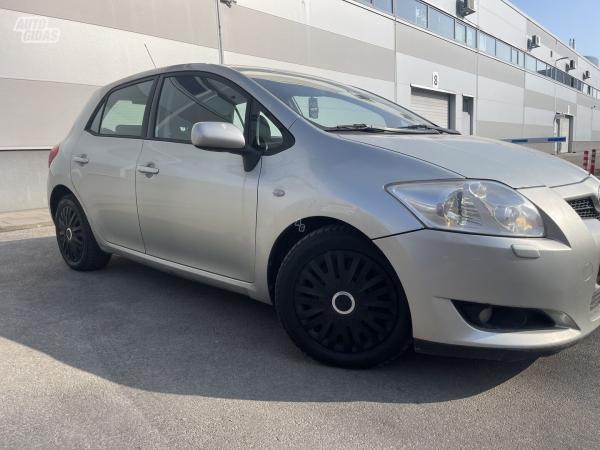 Grey Toyota Auris 2008 in Vilnius, with an engine capacity of 2.00 L and mileage of 270 thousand km for 1200 €, photo 1 on AUTOMOTO.COM.LV
