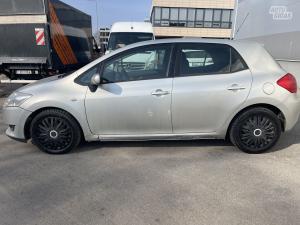 Pelēks Toyota Auris 2008 Viļņa, ar dzinēja tilpumu 2.00 L un nobraukumu 270 tūkst. km par 1200 €, foto 3 vietnē AUTOMOTO.COM.LV