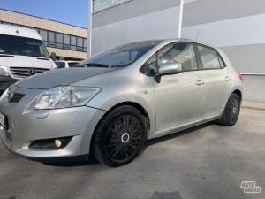 Pelēks Toyota Auris 2008 Viļņa, ar dzinēja tilpumu 2.00 L un nobraukumu 270 tūkst. km par 1200 €, foto 4 vietnē AUTOMOTO.COM.LV