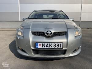 Pelēks Toyota Auris 2008 Viļņa, ar dzinēja tilpumu 2.00 L un nobraukumu 270 tūkst. km par 1200 €, foto 7 vietnē AUTOMOTO.COM.LV